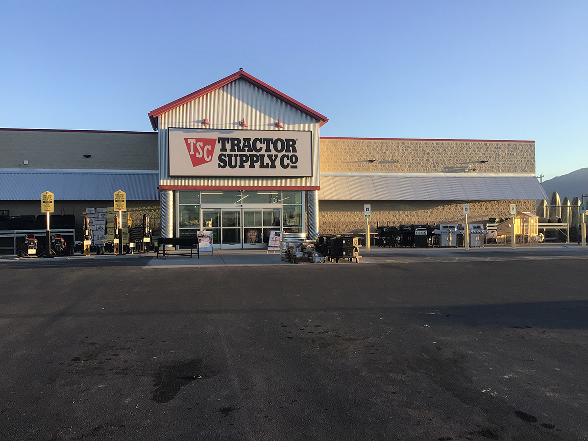 Tractor Supply Co 900 E Nevada Highway 372, Pahrump, NV 89048 ...