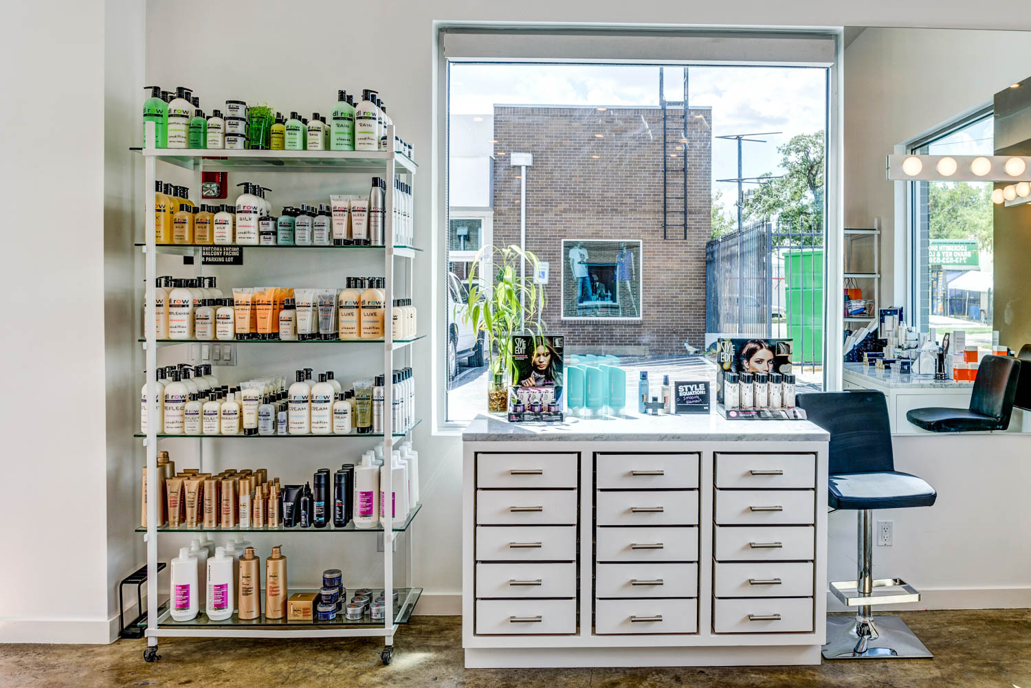 The Upper Hand Salon: Hyde Park - Houston, TX 77098